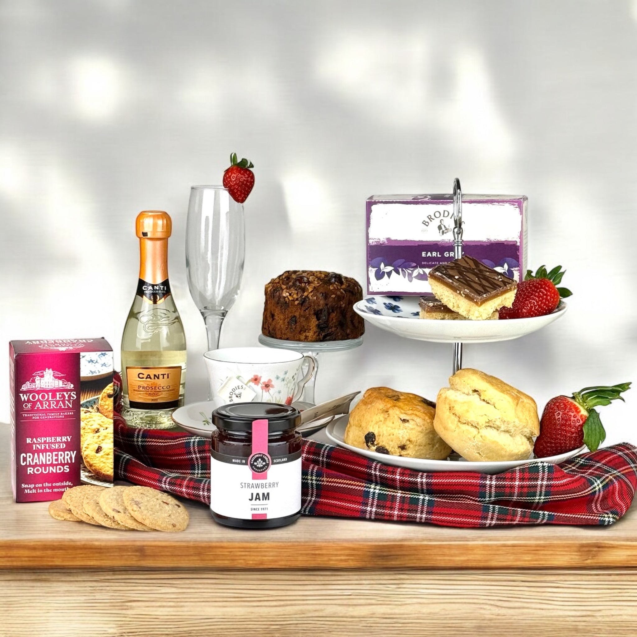 Afternoon Tea Treat Hamper With Prosecco – Rowies